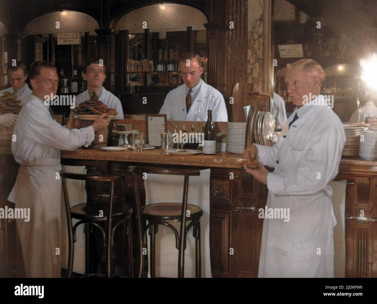 London 1930s bar hi-res stock photography and images - Alamy
