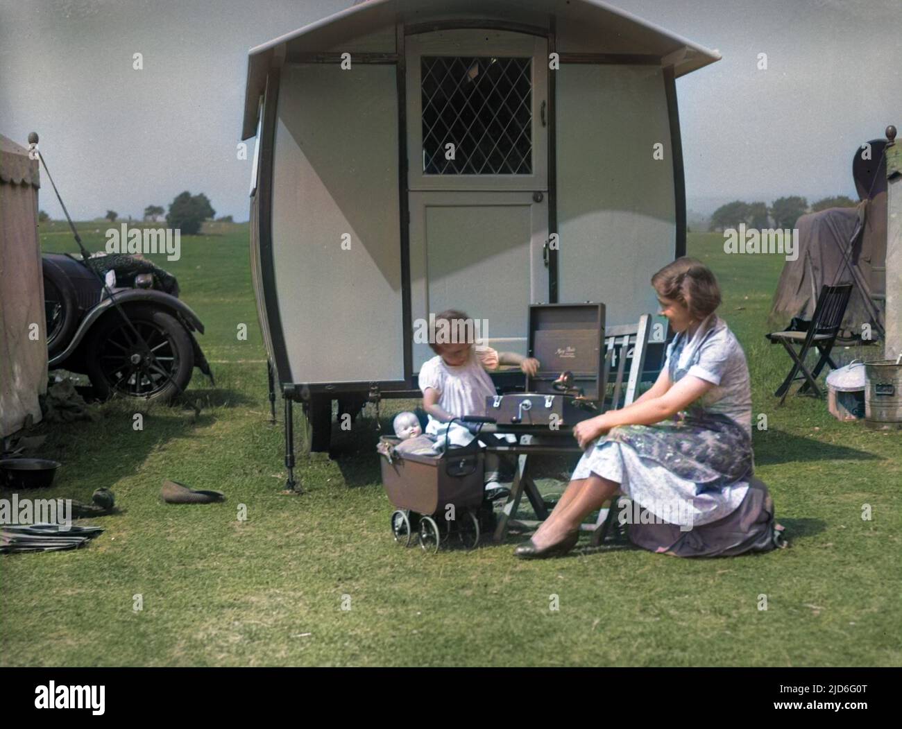 1930s caravan holiday hi-res stock photography and images - Alamy