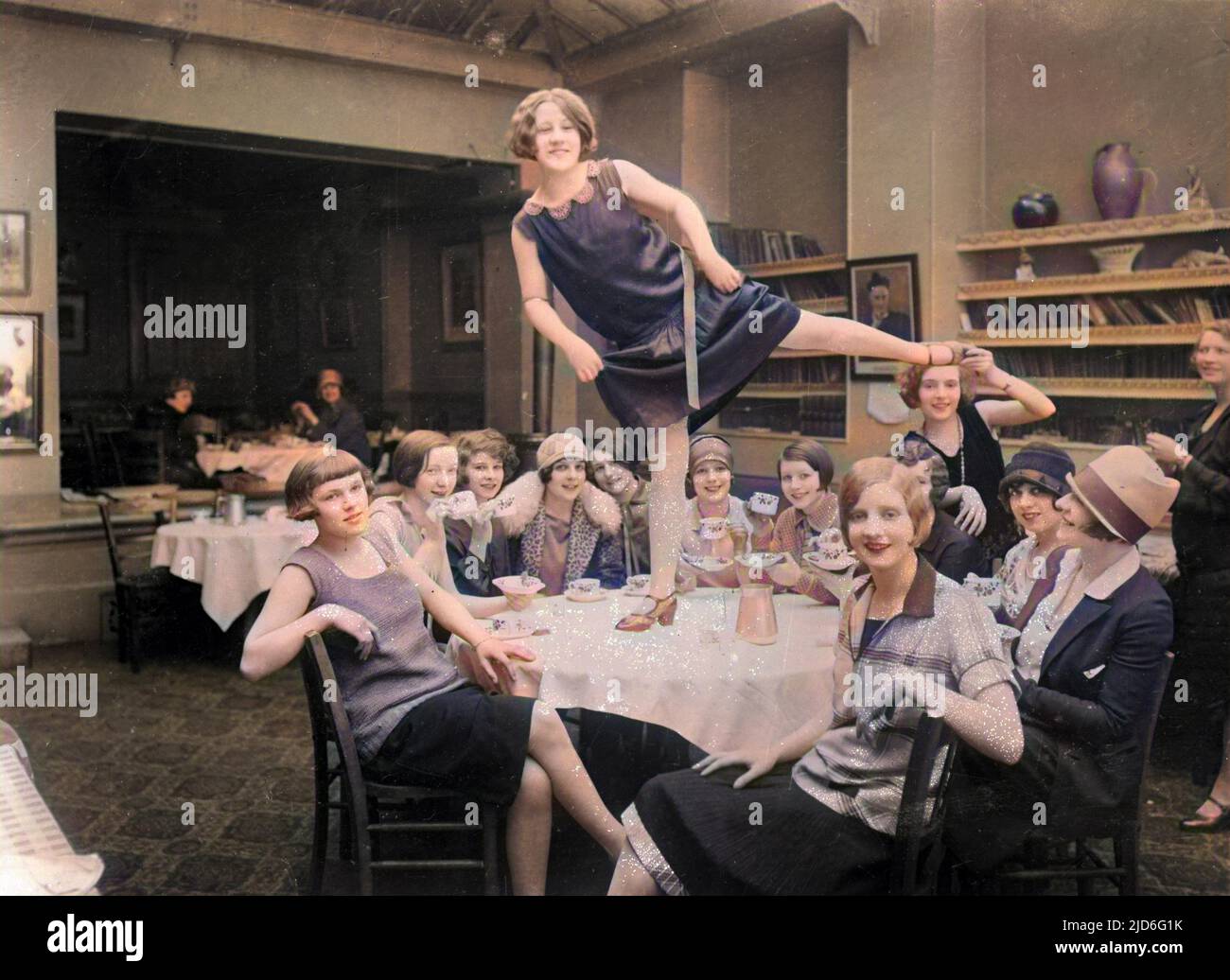 1920s flappers dancing women hi-res stock photography and images - Alamy