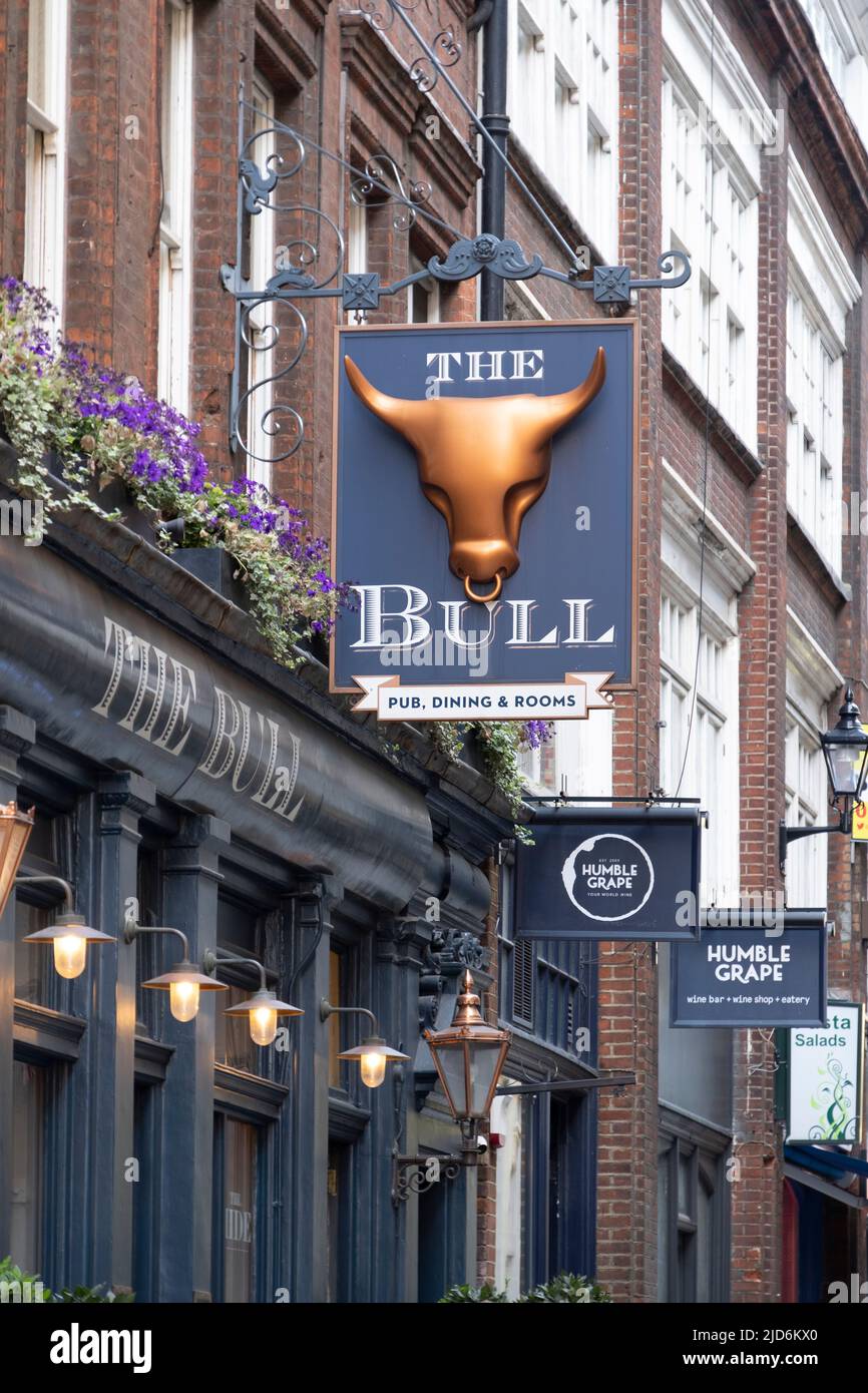 traditional English pub exterior,london Stock Photo - Alamy