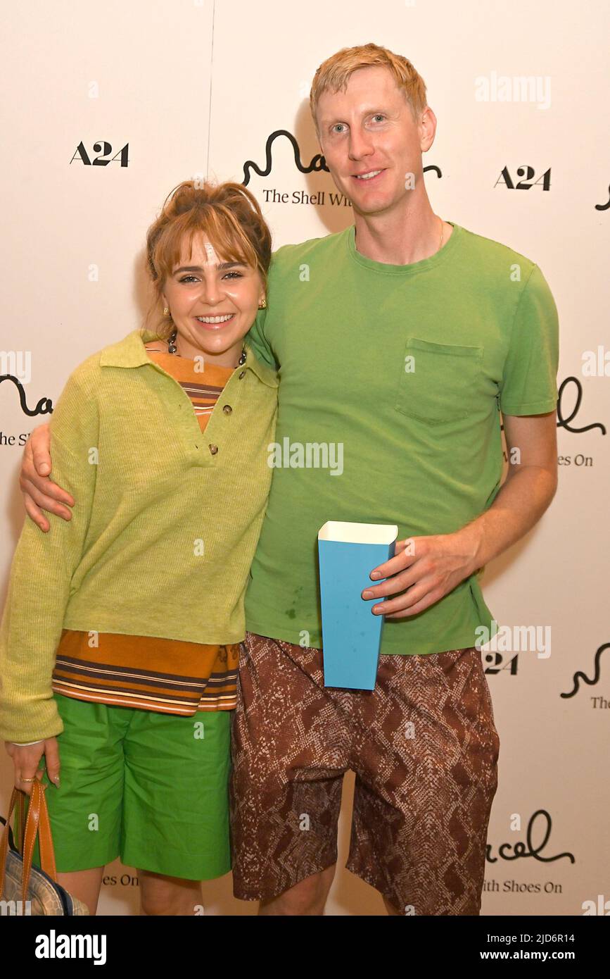 Mae whitman 2022 hi-res stock photography and images - Alamy