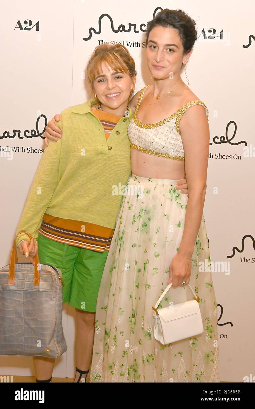 Mae whitman 2022 hi-res stock photography and images - Alamy