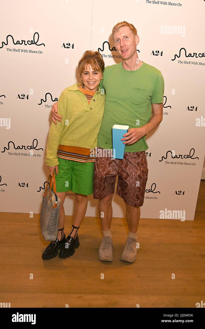 Mae whitman 2022 hi-res stock photography and images - Alamy