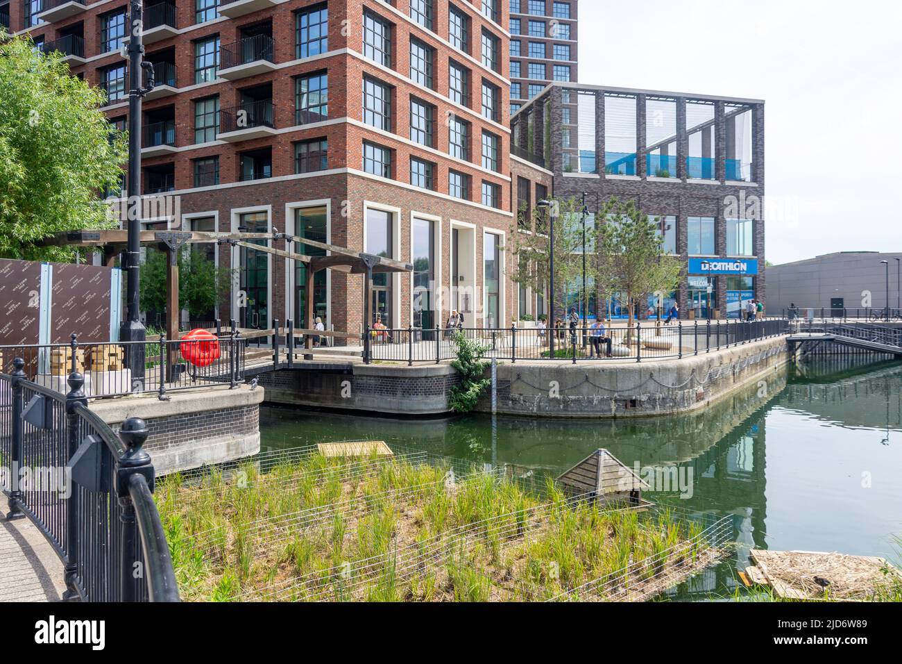 Suburb waterside hi-res stock photography and images - Alamy