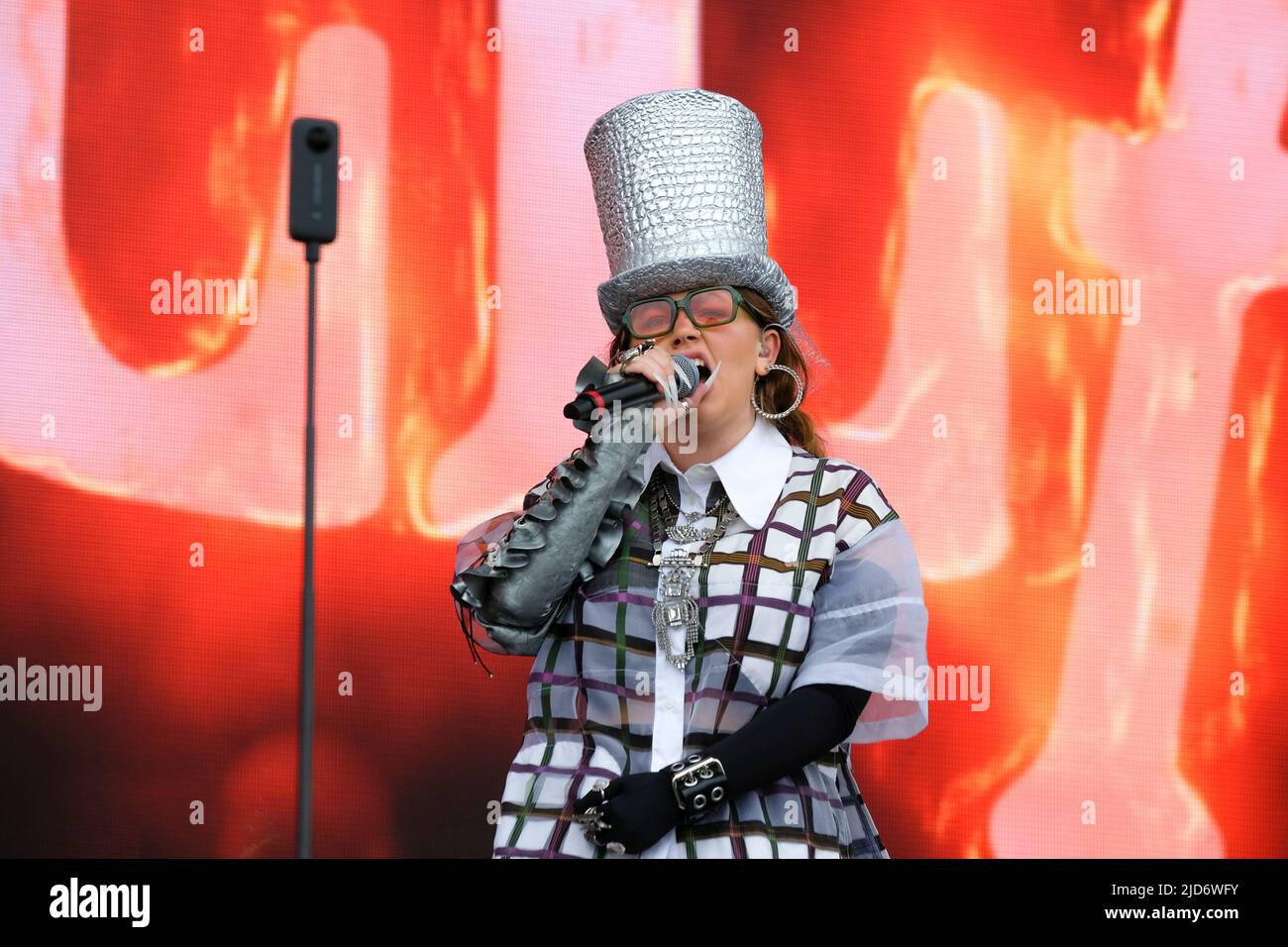 British born creative artist and urban pop soloist Daisy Bertenshaw ...