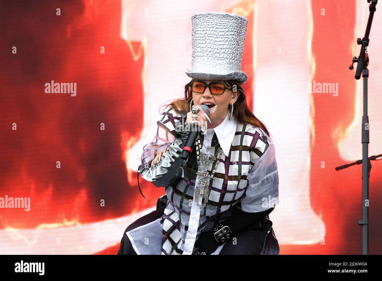 British born creative artist and urban pop soloist Daisy Bertenshaw ...