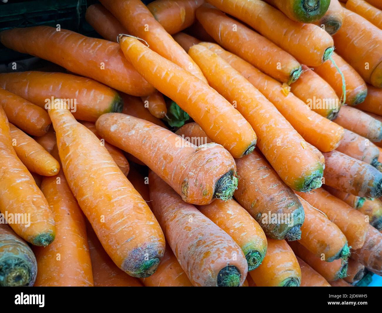 organic carrots exposed in a street market Stock Photo - Alamy