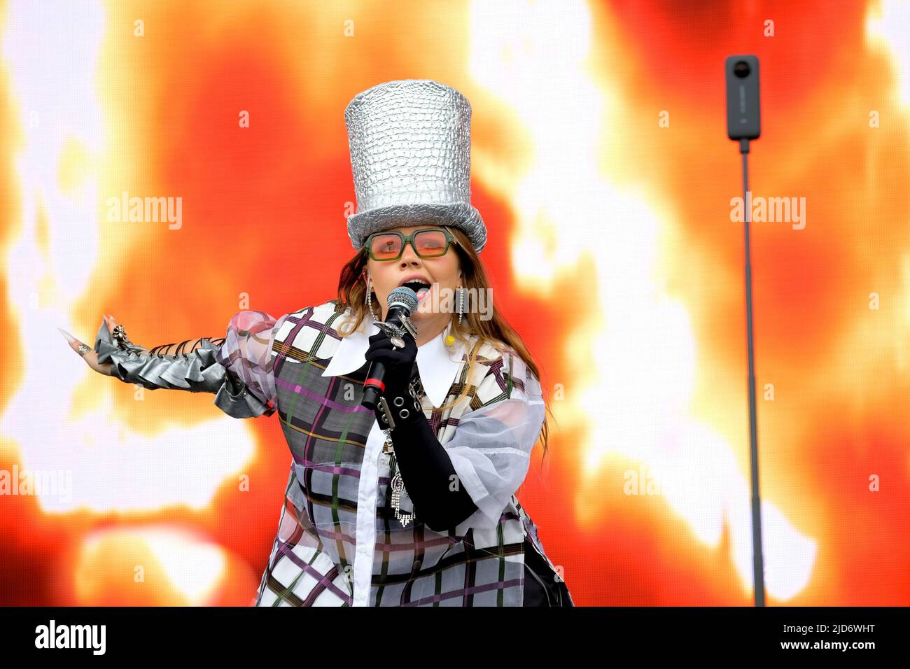 British born creative artist and urban pop soloist Daisy Bertenshaw ...