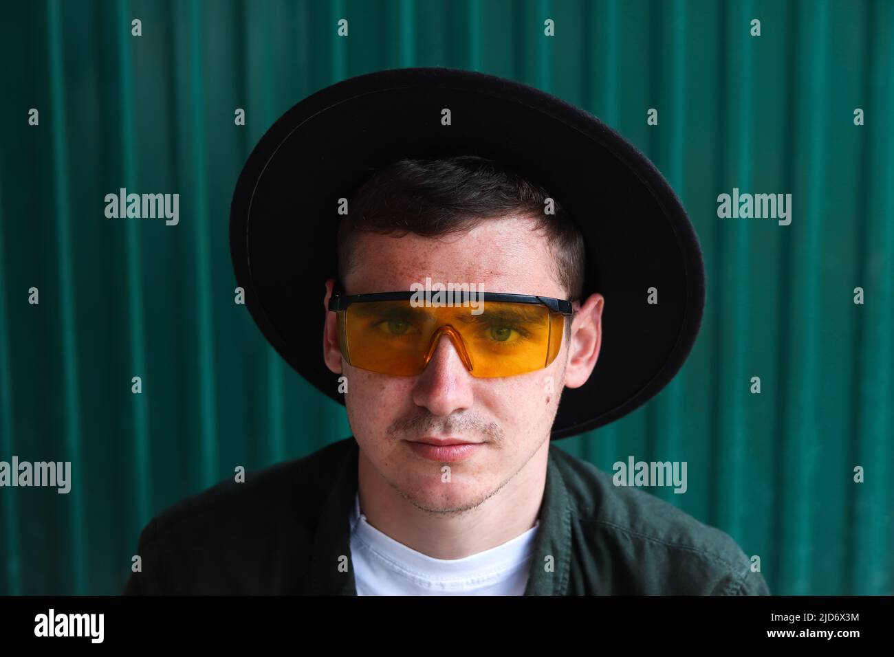 Happy fashion man. Portrait of handsome smiling stylish hipster ...