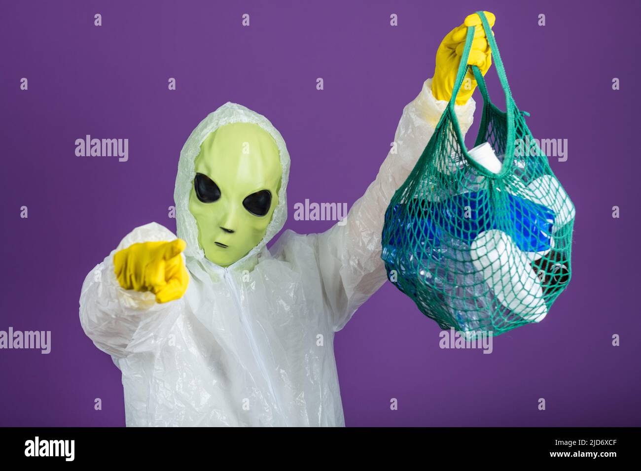 Sorting garbage hi-res stock photography and images - Alamy