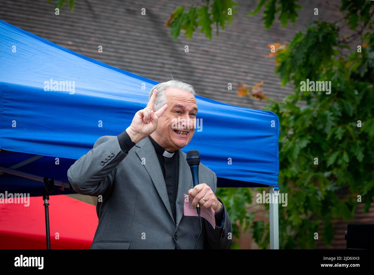 Appleton Thorn, Cheshire. 18 June 2022 - Bawming the Thorn in the ...