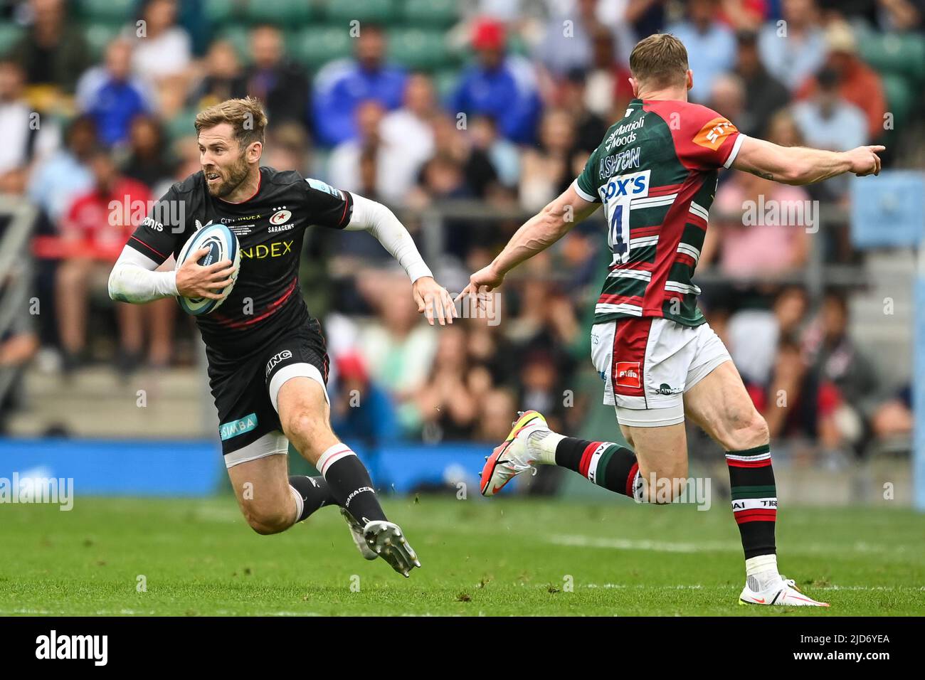 Chris ashton elliot daly saracens hi-res stock photography and images ...