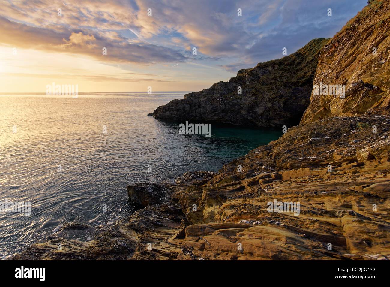 Bream cove Cornwall sunrise Stock Photo - Alamy
