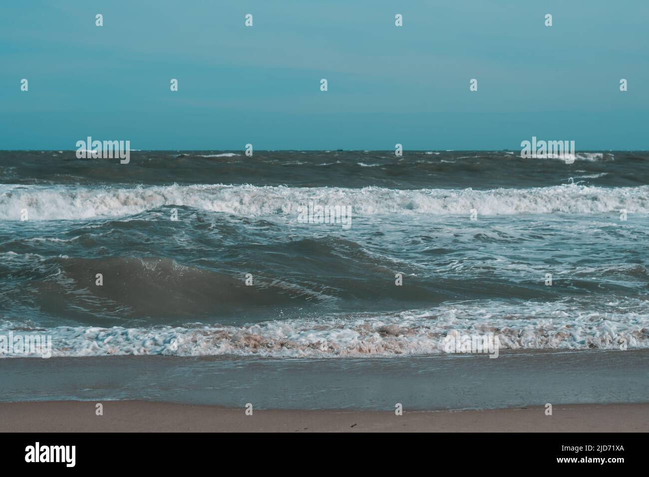 Ocean storm waves dramatically crashing splashing. Sky horizon line ...