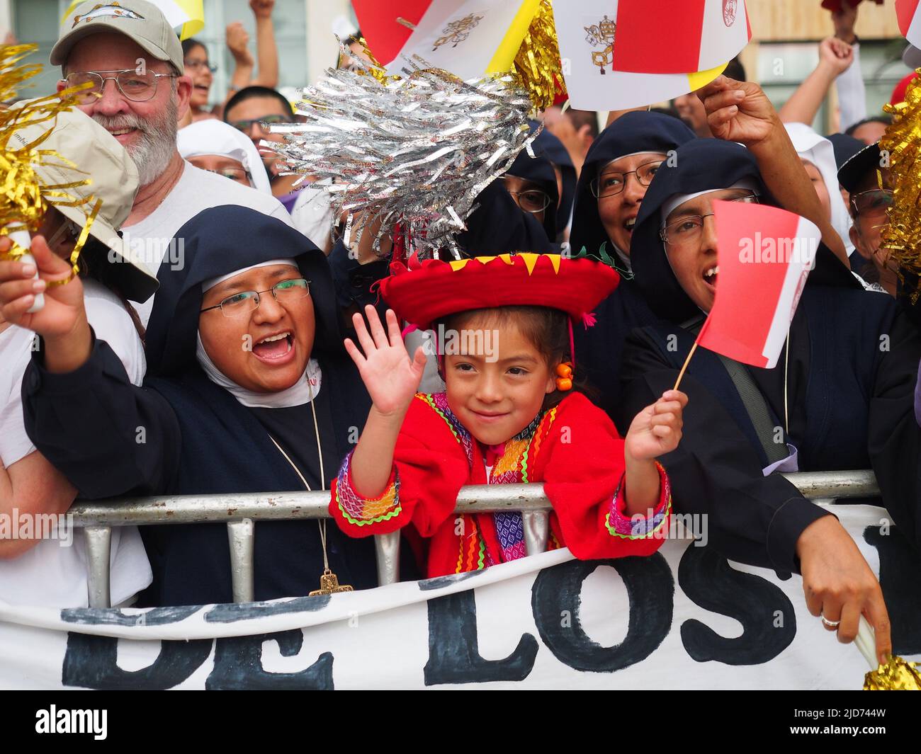 Excited crowd in the streets of Lima with Jorge Bergoglio, the Pope ...