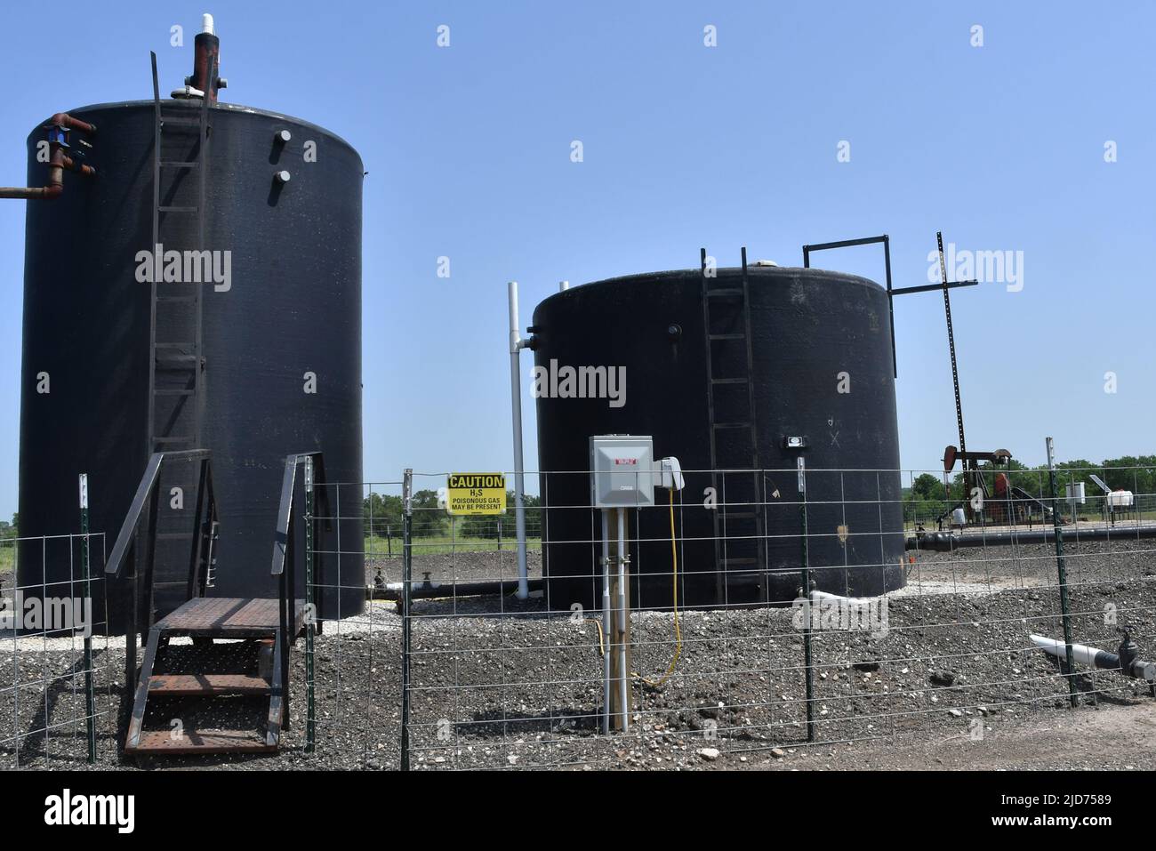 Empty oil tanks hi-res stock photography and images - Alamy