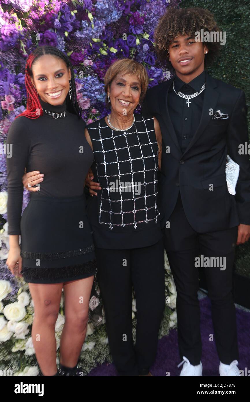 Los Angeles, Ca. 18th June, 2022. Dolores Robinson and Grandchildren at ...