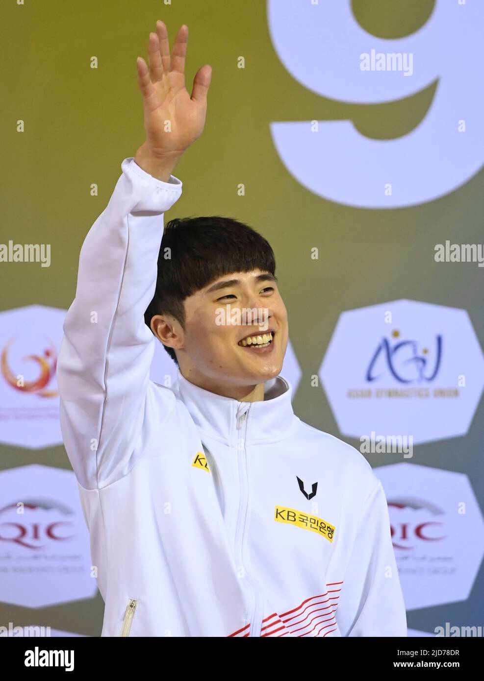 Doha. 18th June, 2022. Silver medalist Kim Hansol of South Korea reacts during the awarding ...