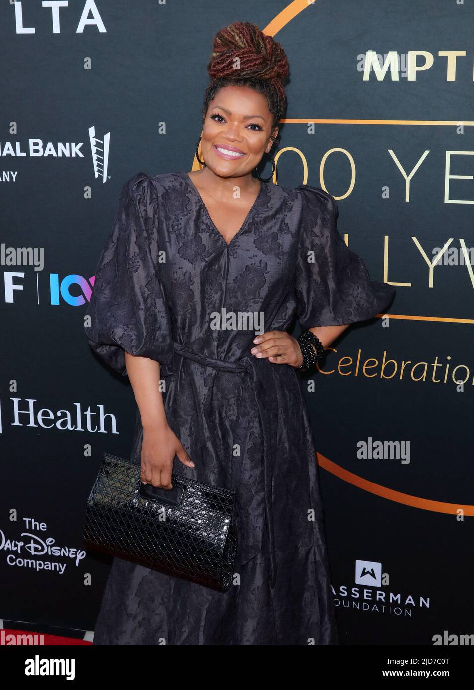 Hollywood, CA, USA. 18th June 2022. Yvette Nicole Brown arrives at MPTF ...