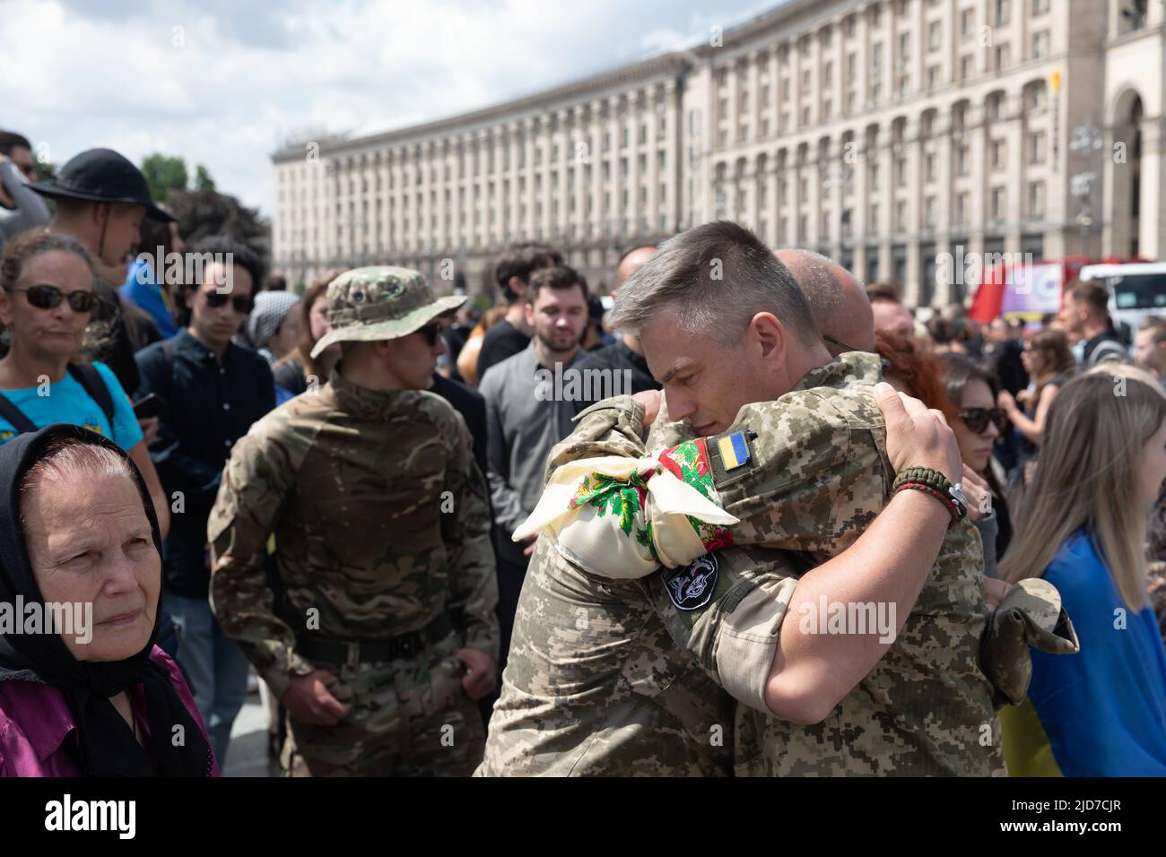 Friends and relatives of Roman Ratushnyi mourn during his farewell ...