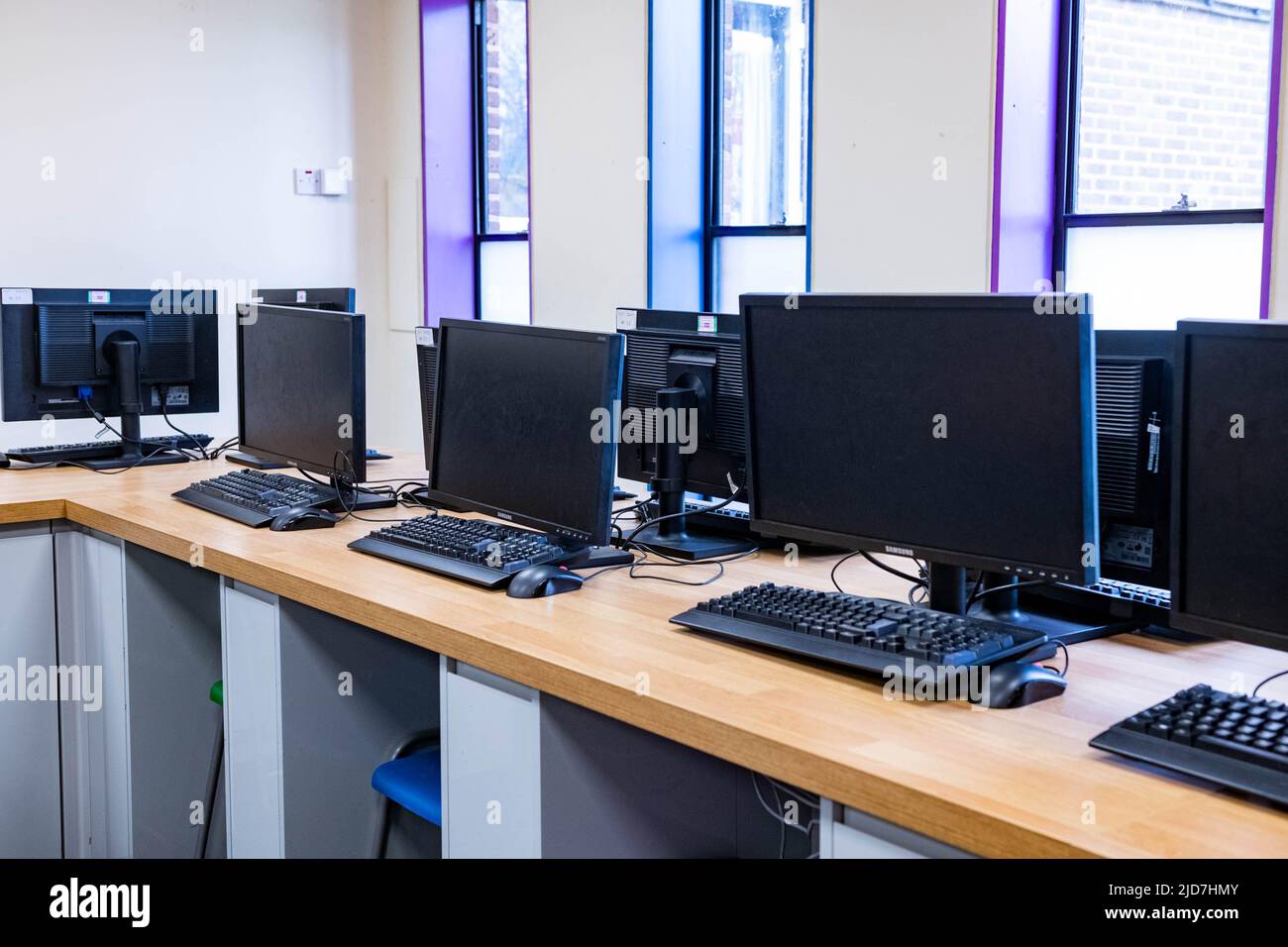 Line of computers Stock Photo - Alamy