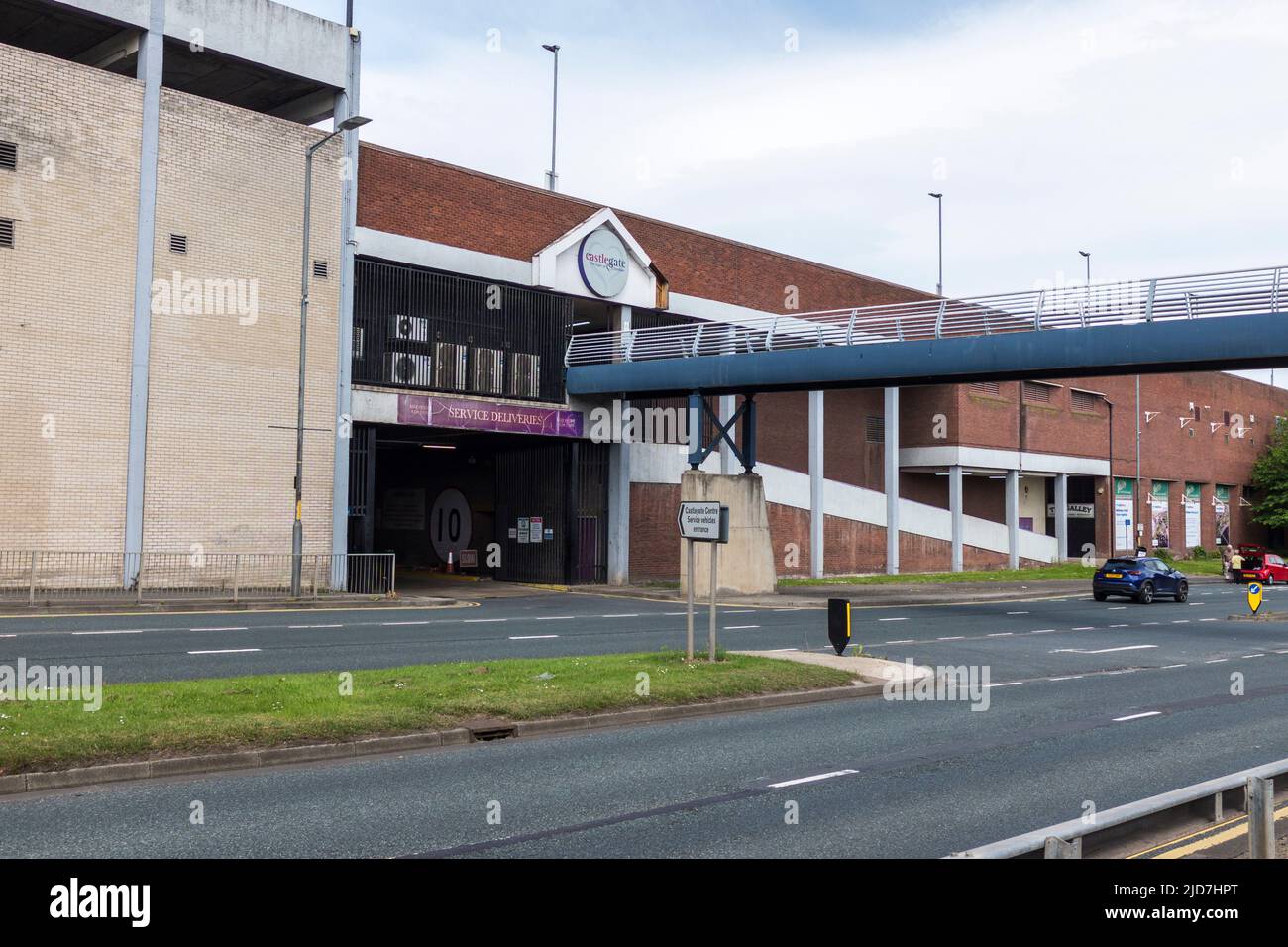 The footbridge connecting the Castle Centre to the Riverside Road in ...