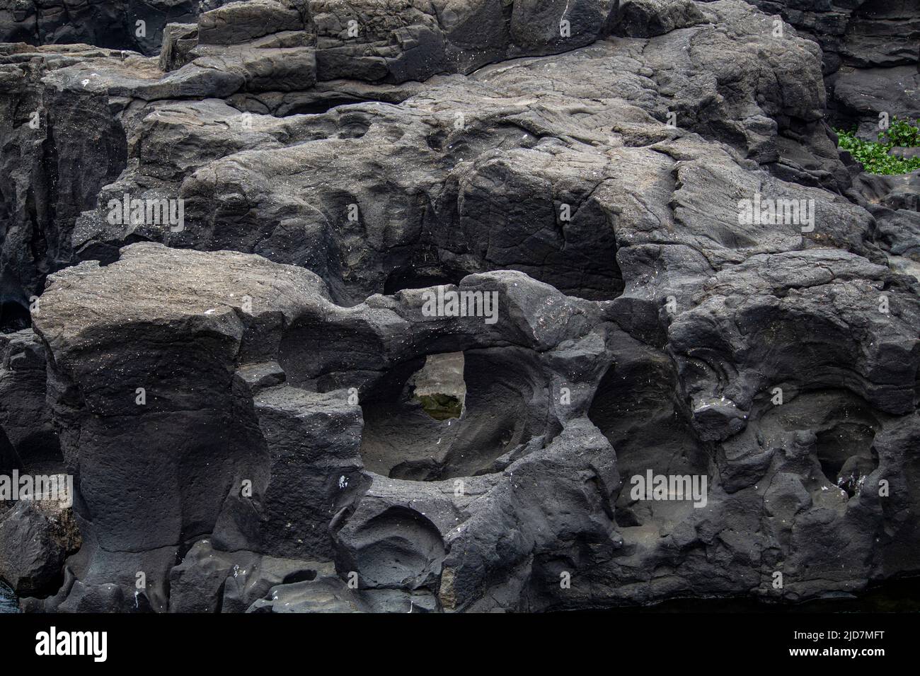 Rock formation, River side stones in water Stock Photo - Alamy