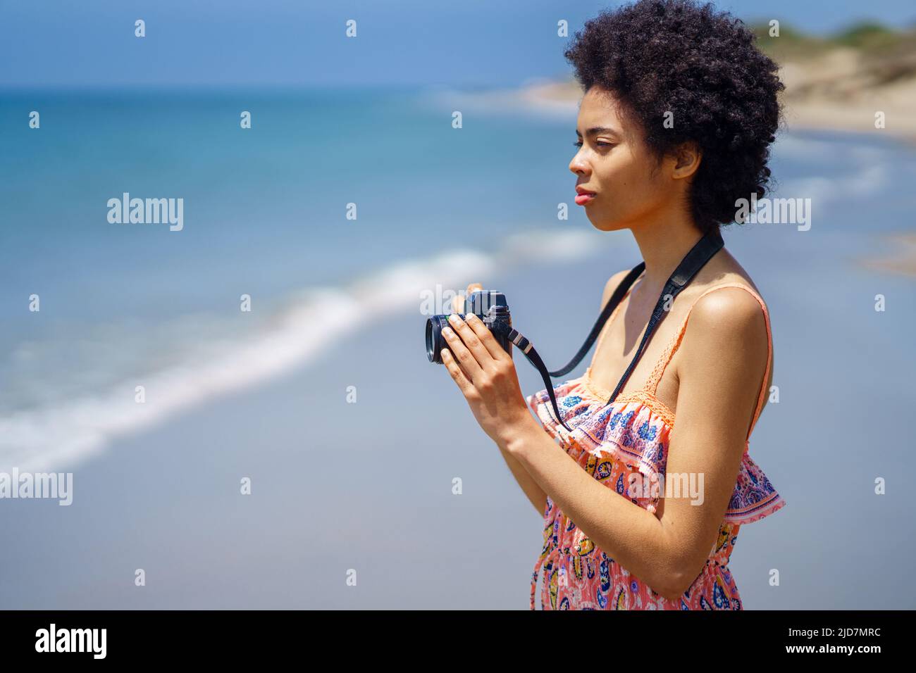 Camera beach hi-res stock photography and images - Alamy