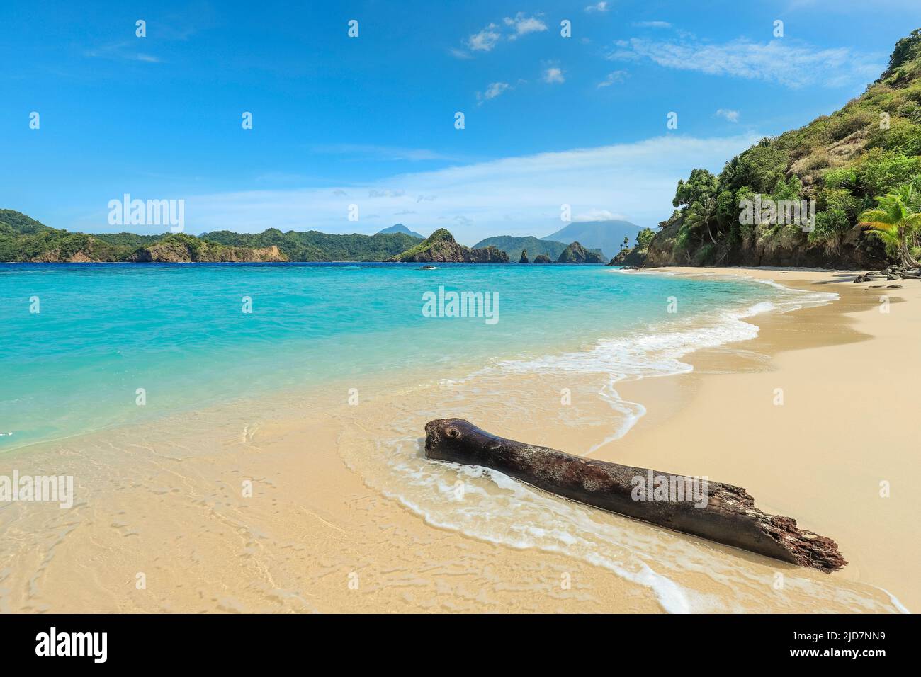 Lovely Mahoro Island beach with Masare & Pahepa Islands beyond ...