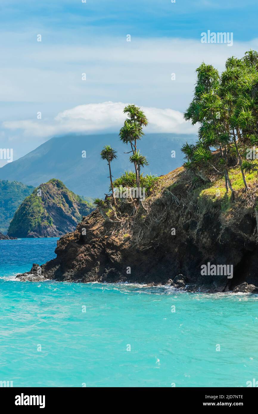 Beautiful turquoise sea at Mahoro Island with cloudy Karangetang ...