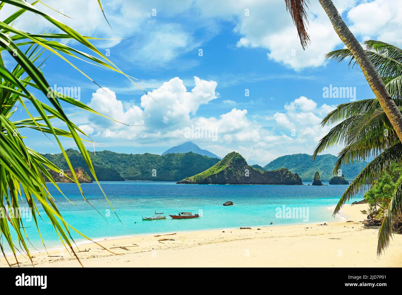 Mahoro Island white sand beach & Masare & Pahepa Islands beyond ...