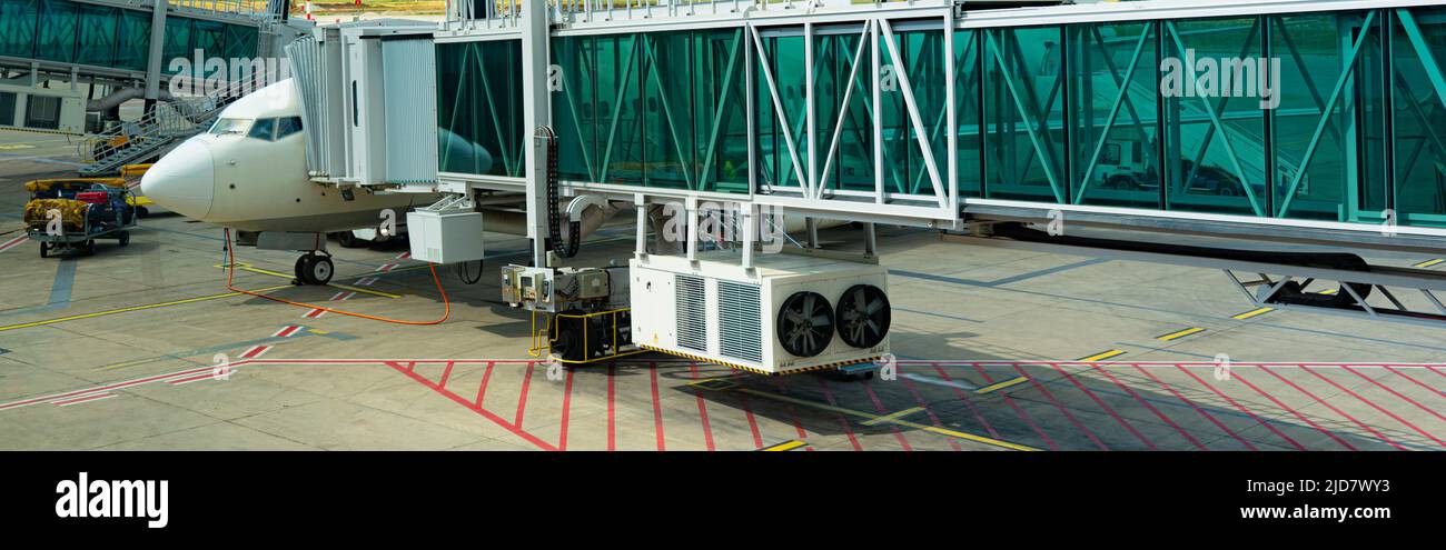 Airplane at the retractable gangway at the airport Stock Photo - Alamy