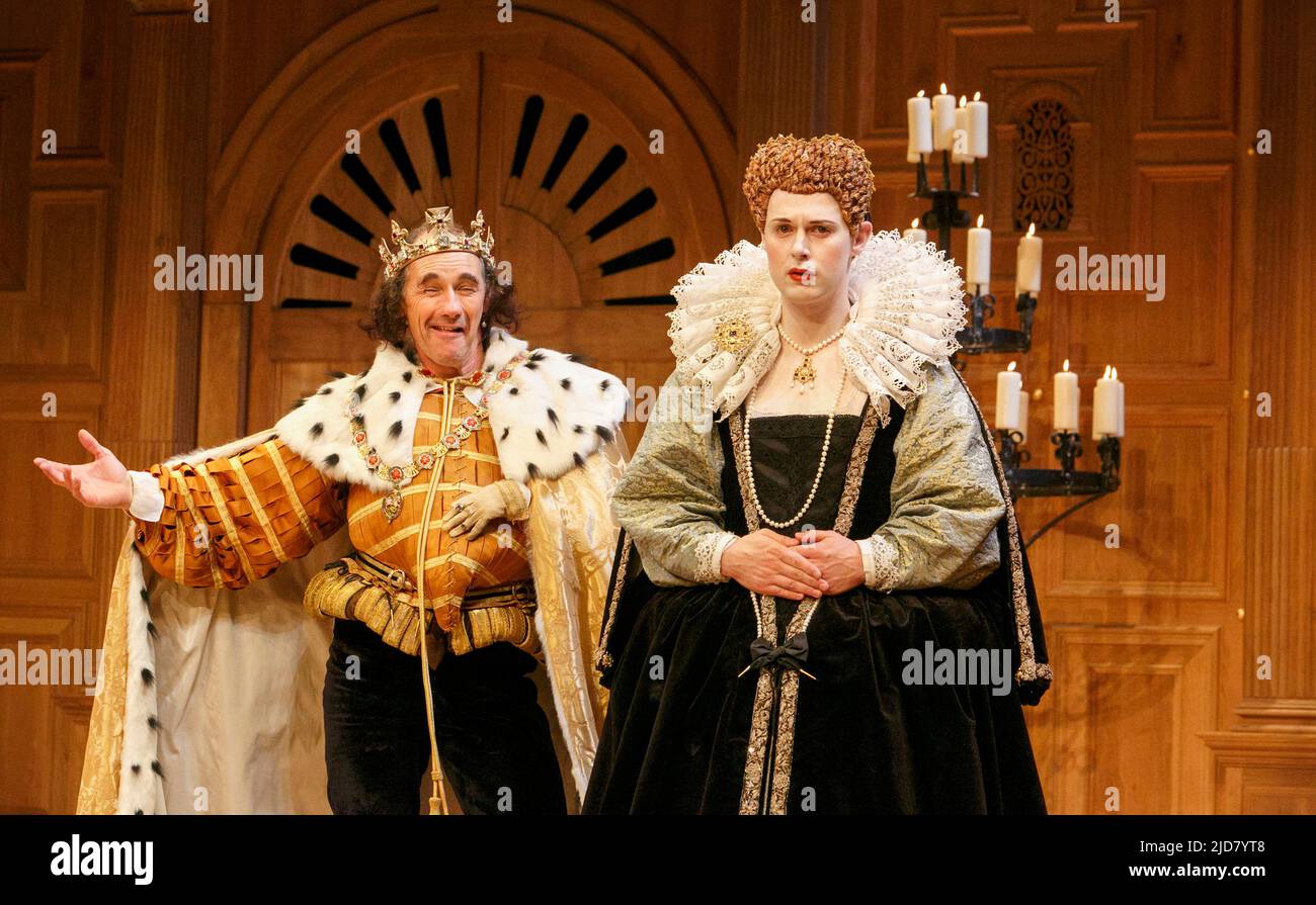 l-r: Mark Rylance (Richard III), Samuel Barnett (Queen Elizabeth) in ...