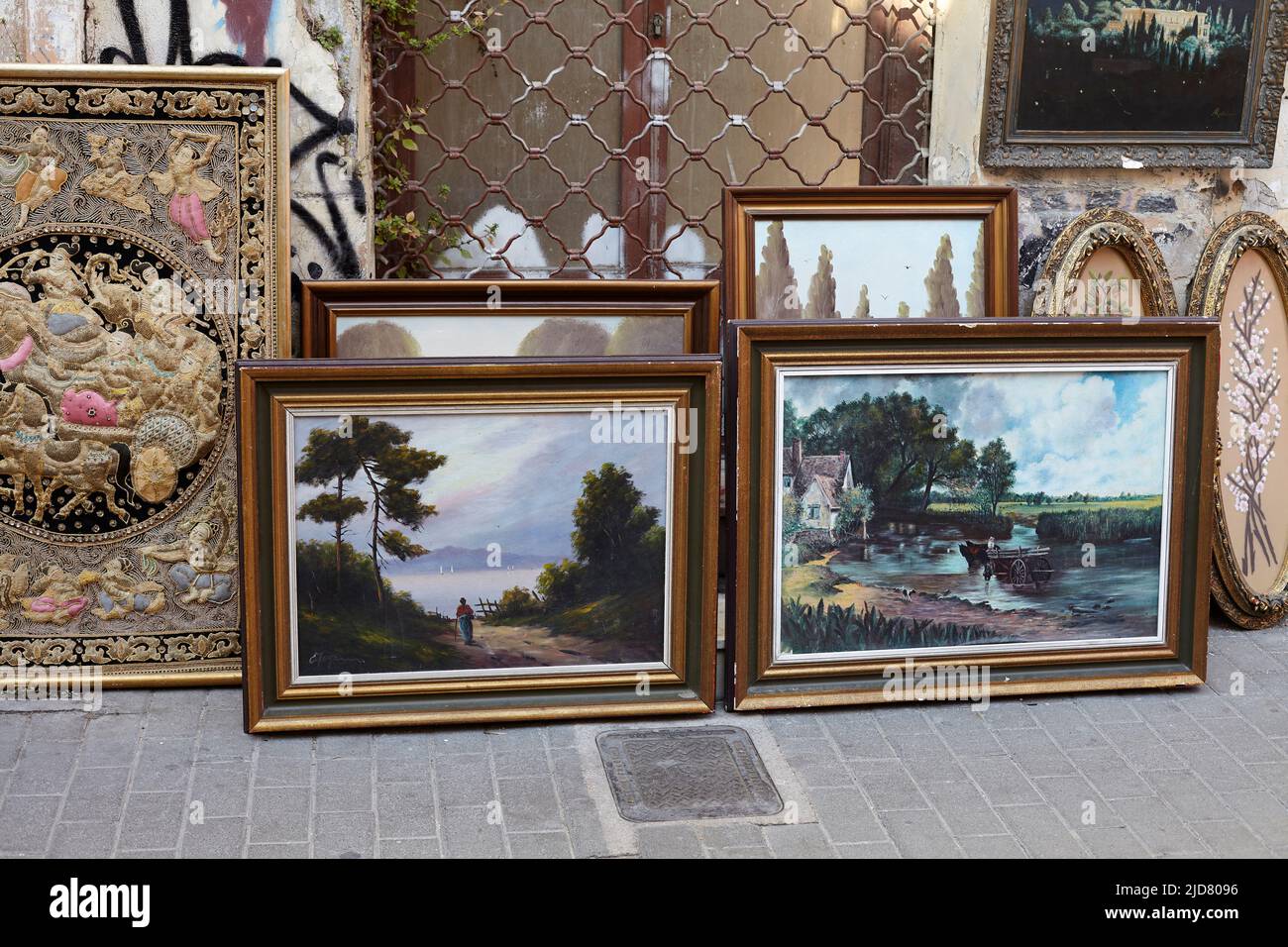 Antique street shop at Athens Greece Stock Photo - Alamy
