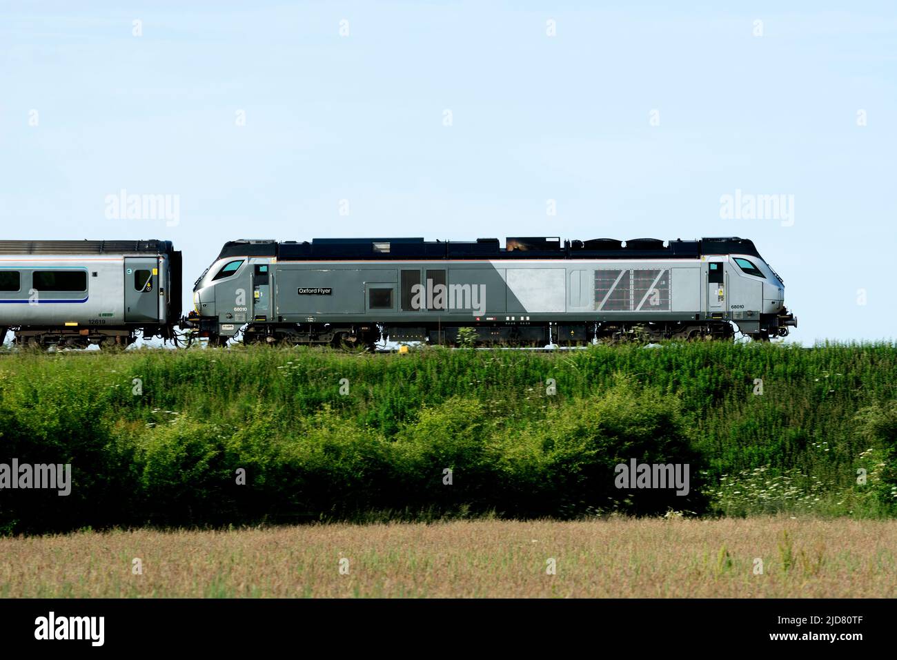 Chiltern Railways Class 68 diesel locomotive No. 68010 "Oxford Flyer ...