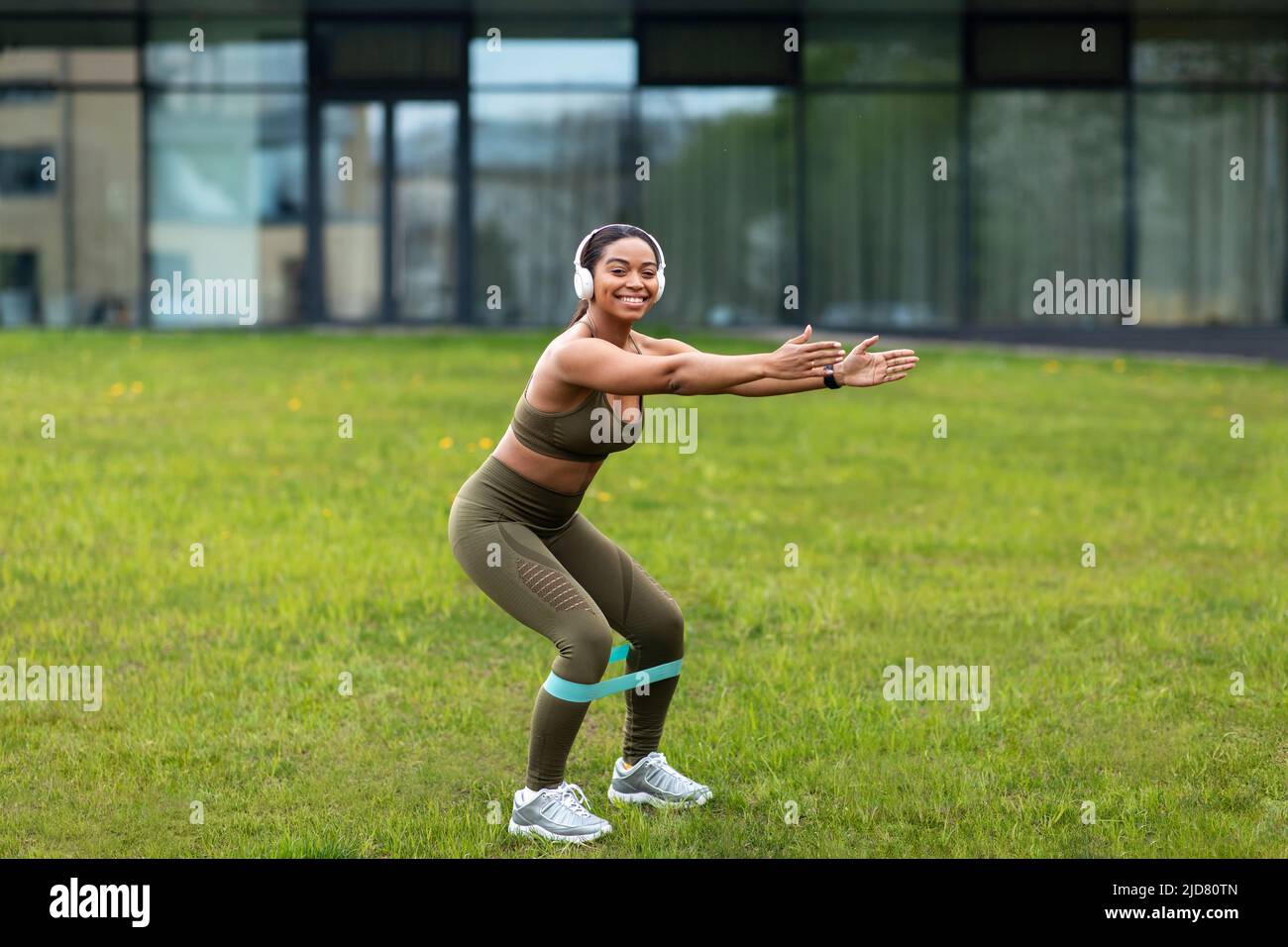 Strength training squats hi-res stock photography and images - Alamy