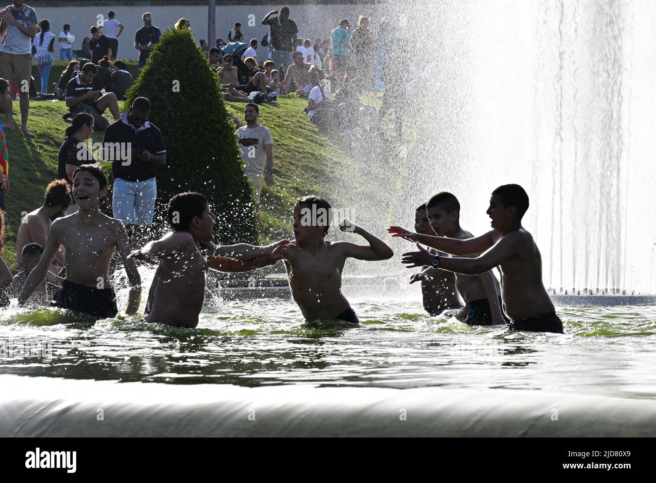 Atmosphere during the heat wave, at Trocadero in Paris, France, on June ...