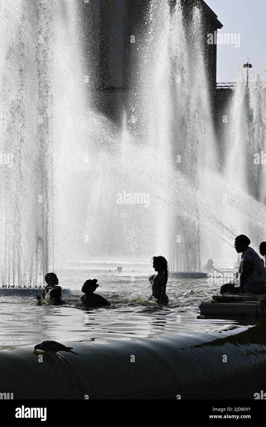 Atmosphere during the heat wave, at Trocadero in Paris, France, on June ...