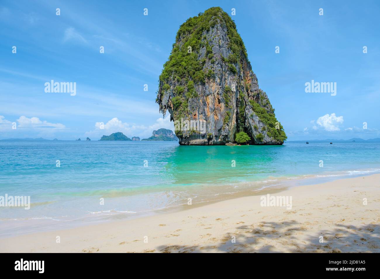 Railay Beach Krabi Thailand, the tropical beach of Railay Krabi ...