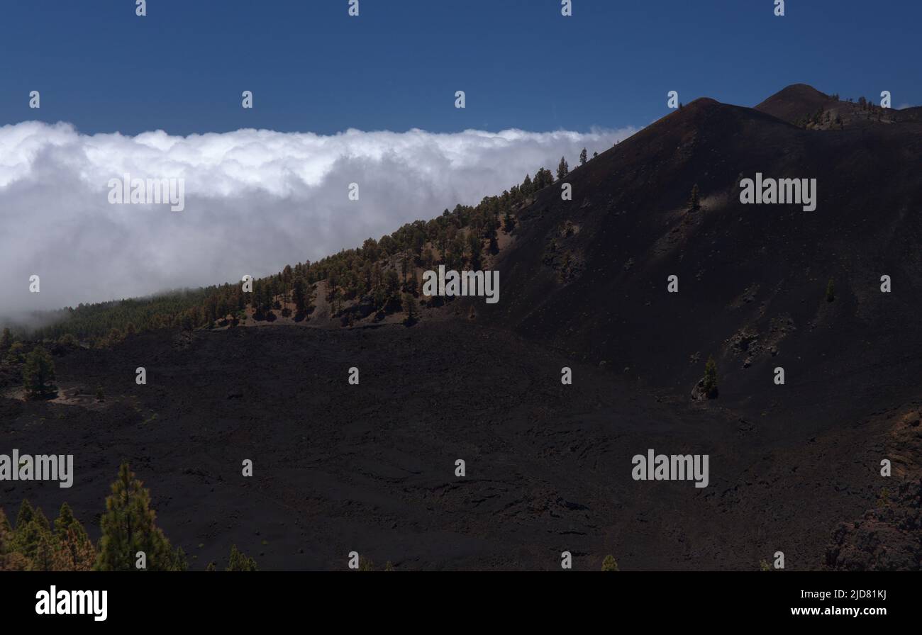La Palma, long-range popular hiking route Ruta de Los Volcanes ...