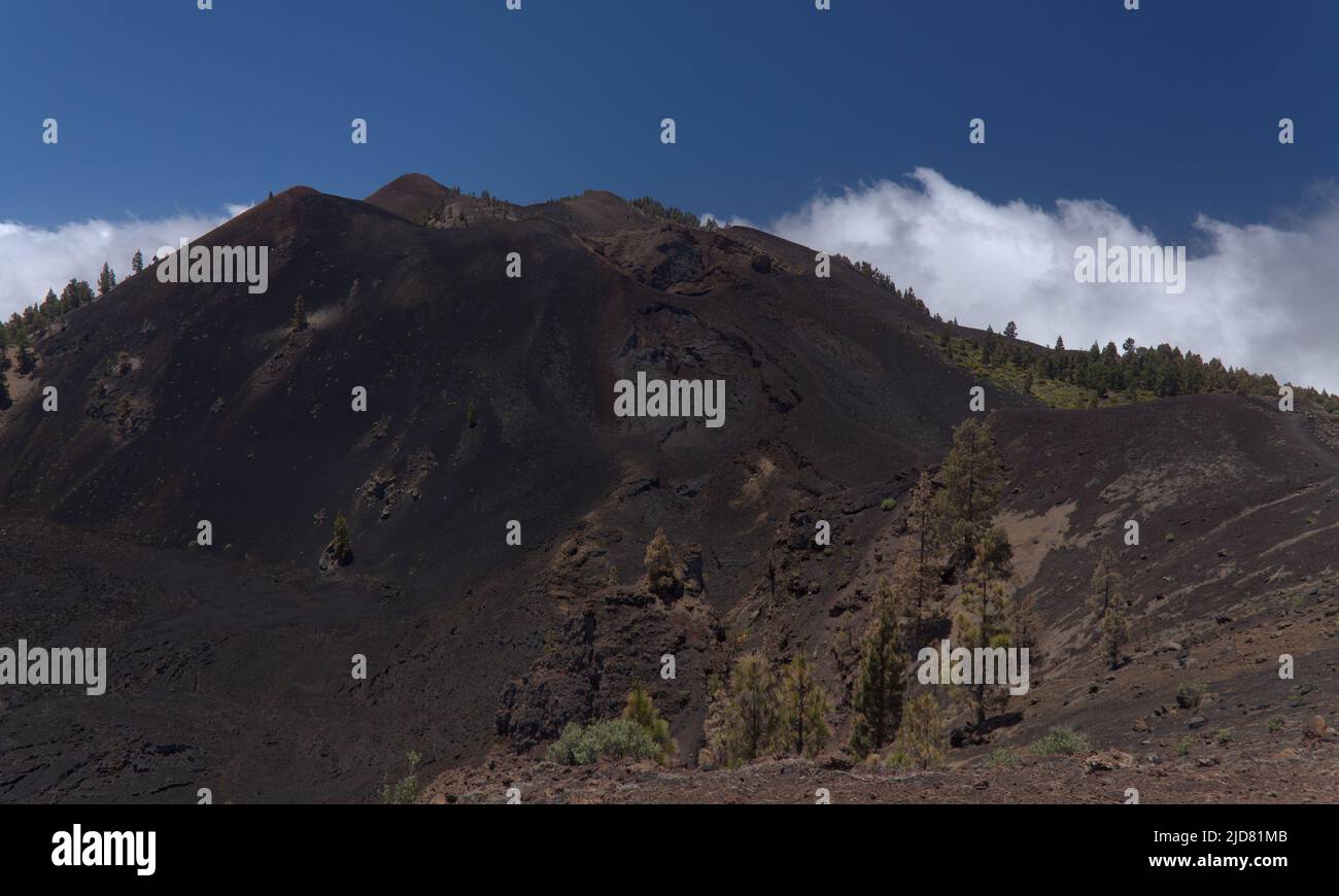 La Palma, long-range popular hiking route Ruta de Los Volcanes ...