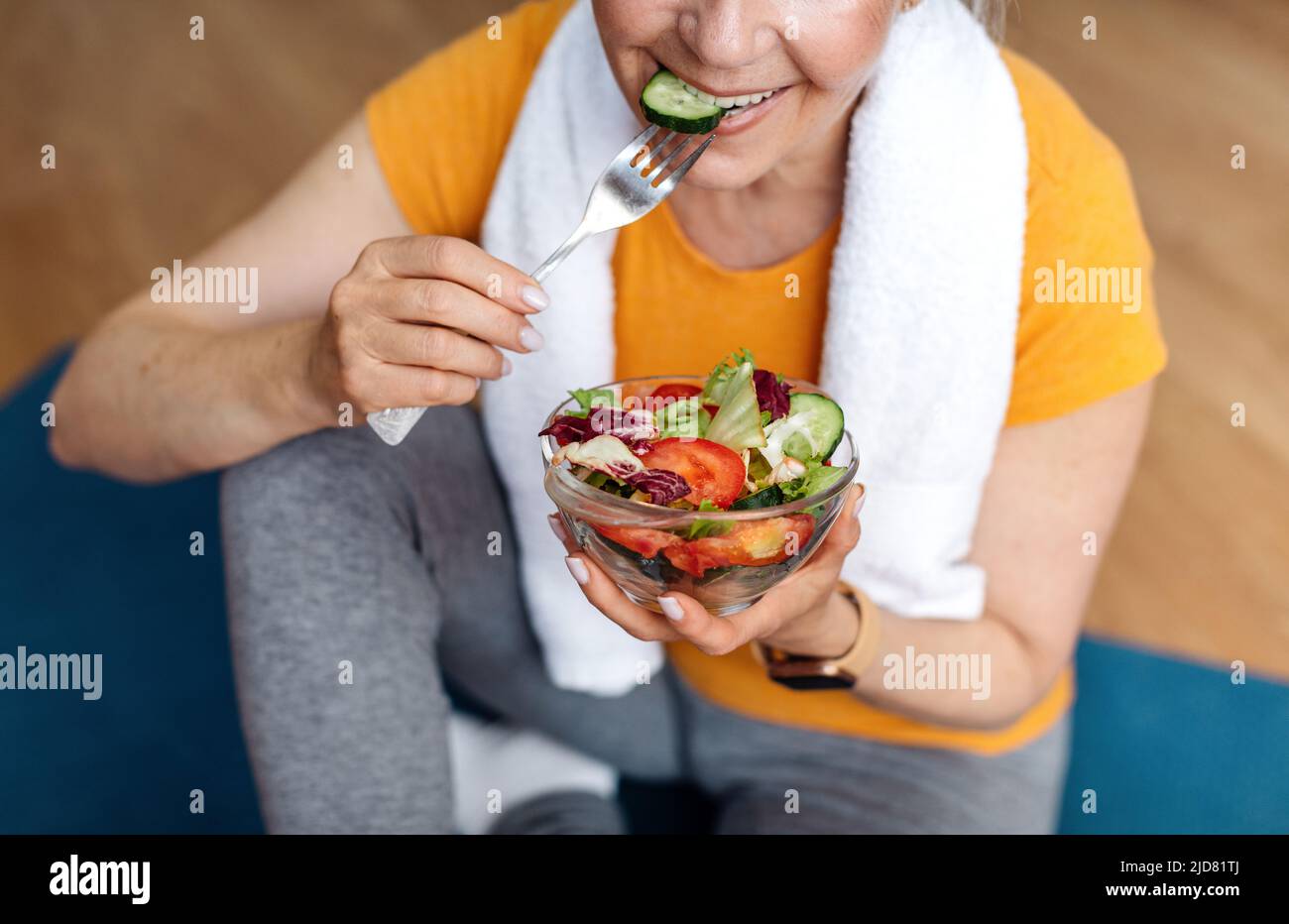 Mature fit woman healthy food hi-res stock photography and images - Alamy