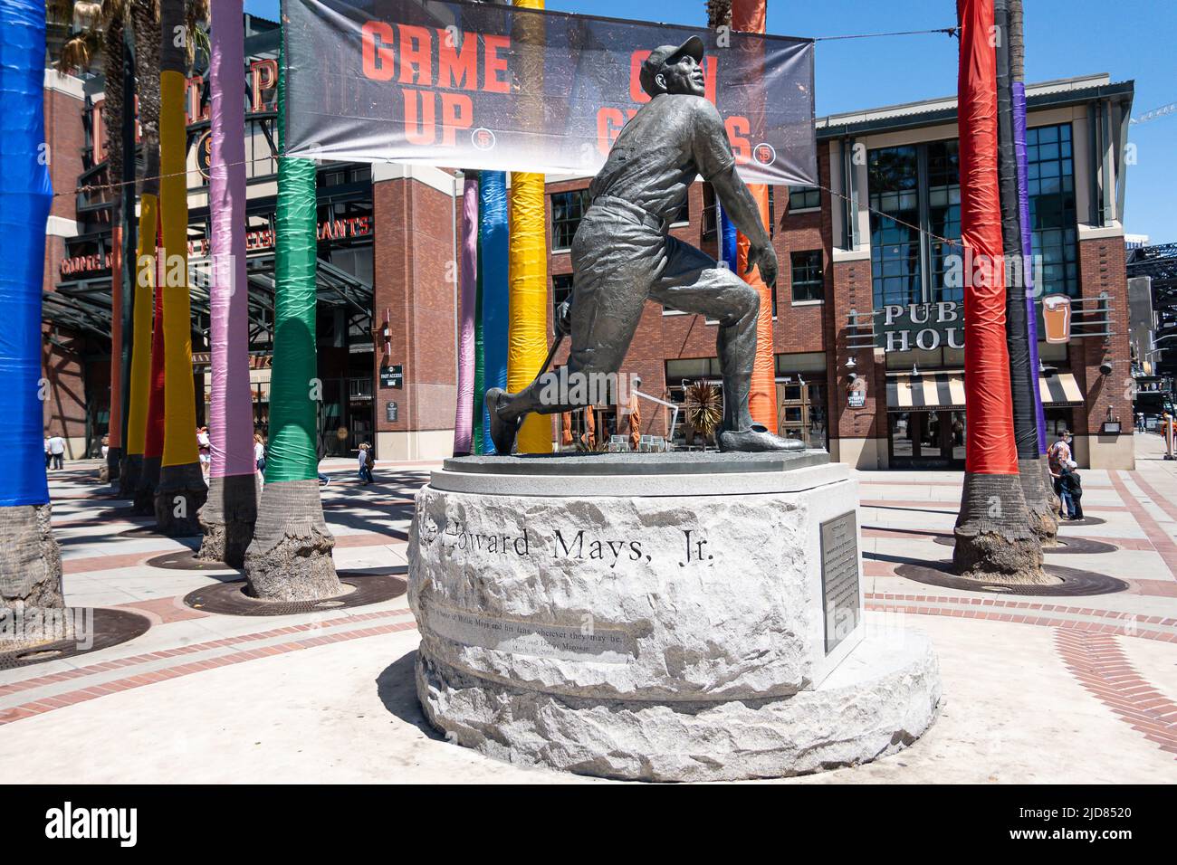 Willie Mays statue during an MLB game between Kansas City Royals and ...