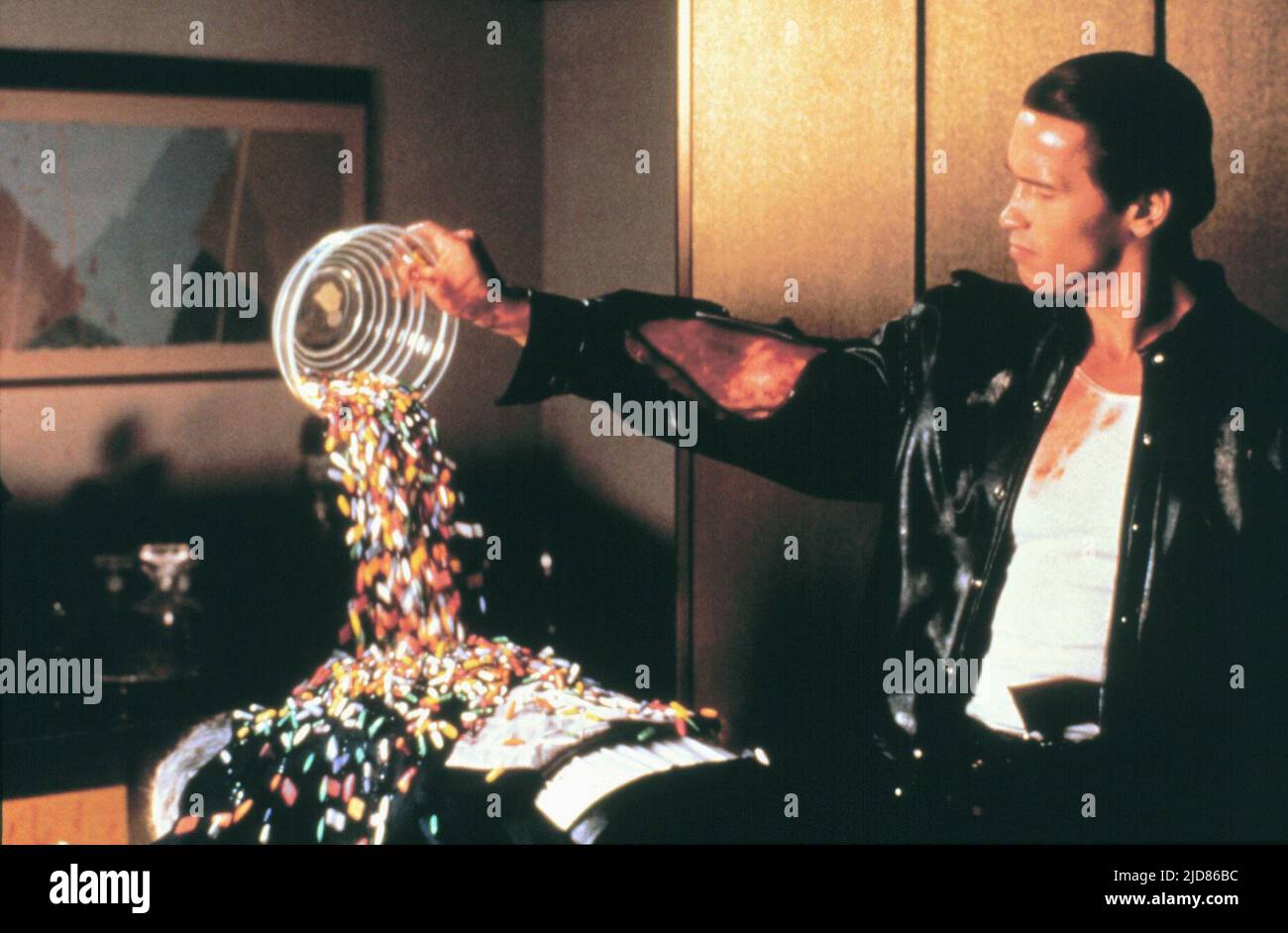 ARNOLD SCHWARZENEGGER, RAW DEAL, 1986 Stock Photo - Alamy