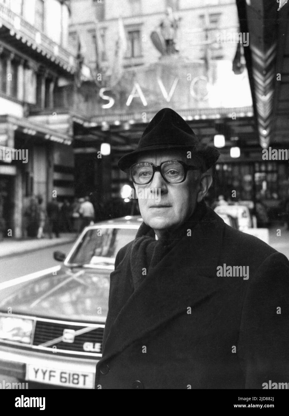 ALEC GUINNESS, SMILEY'S PEOPLE, 1982 Stock Photo - Alamy