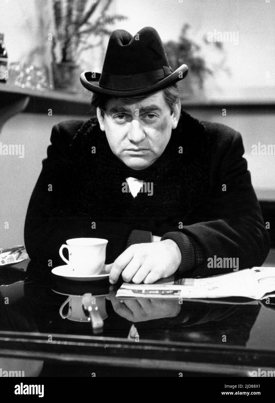 Tony hancock hi-res stock photography and images - Alamy