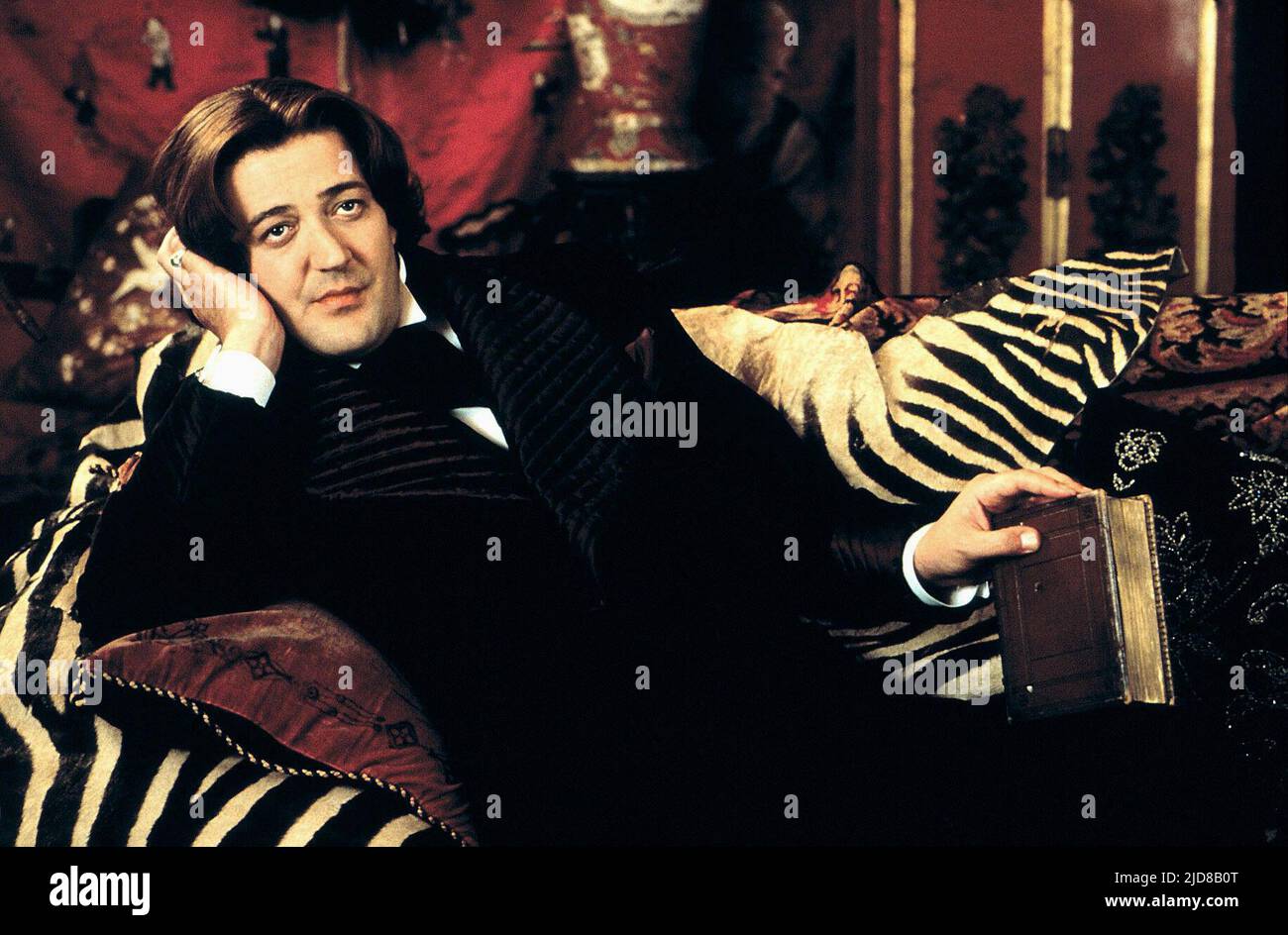 STEPHEN FRY, WILDE, 1997 Stock Photo - Alamy STEPHEN FRY, WILDE, 1997 Stock Photo - Alamy