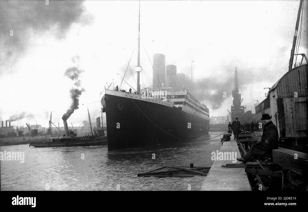 Titanic leaving southampton 1912 Black and White Stock Photos & Images ...