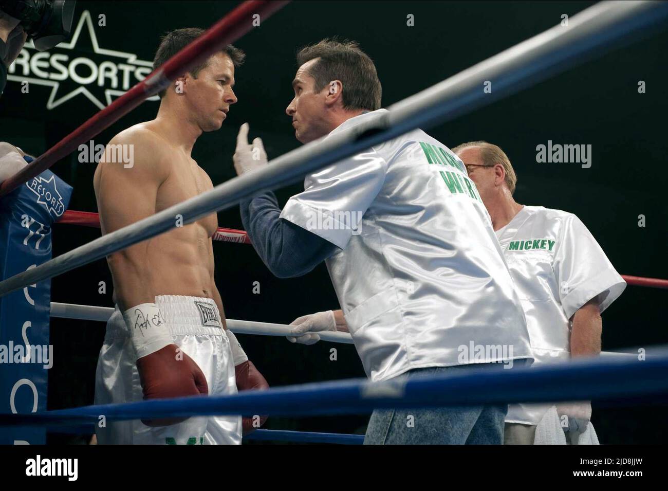 Mark wahlberg the fighter hi-res stock photography and images - Alamy