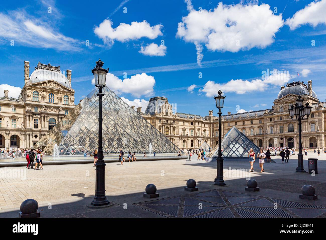 Louvre exterior queue hi-res stock photography and images - Alamy